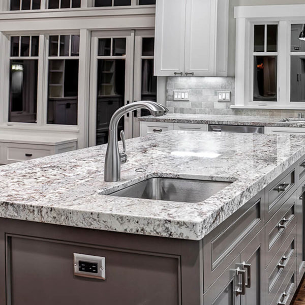 Granito Claro Con Blanco Cocina Blanca Con Encimera De Granito